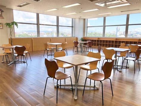 複合型交流拠点ウィズあかし つながる、みつかる、うまれる ウィズあかし 貸館・貸室運営と共に、生涯学習推進・男女共同参画推進・市民活動支援の3つの機能を複合的に運営しています。