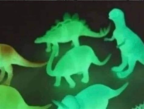 轉 給妳看看我的大恐龍，會發光的喔😏 梗圖板 Dcard