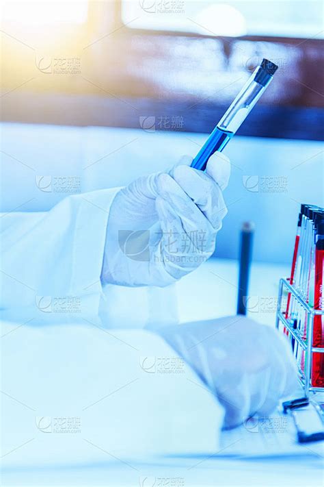 具有实验室背景和概念的科学家。