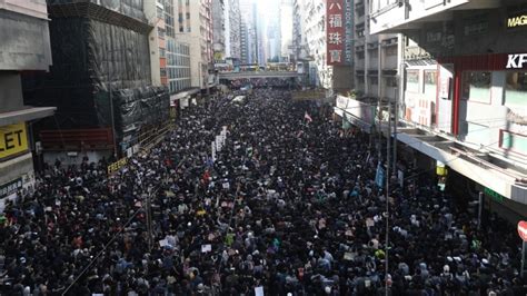 Хиляди излязоха на протест в Хонконг има арестувани