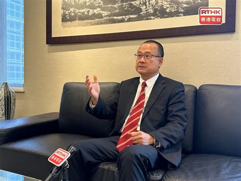 兩地交流漸多 蔡冠深促政府理順社會矛盾效內地拼經濟 新浪香港