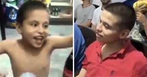 Regresa El Niño Viral Que Son Trece Ahora En Un Anexo