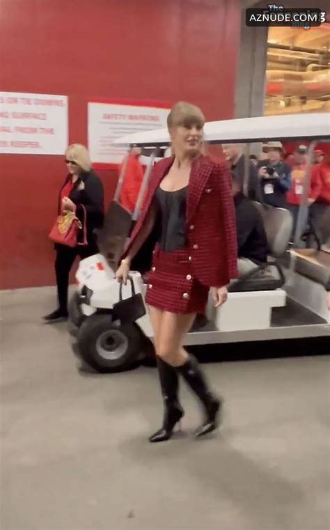 Taylor Swift Sexy Spotted Showing Off Her Hot Cleavage And Legs At Arrowhead Stadium In Kansas