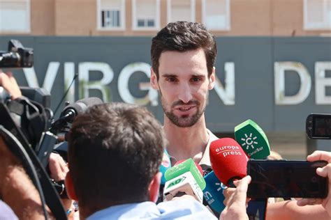 Sergio Rico Mi Primer Pensamiento Al Despertar Del Coma Fue Si Podría Volver A Jugar Al Fútbol