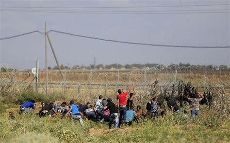 Idf Repels 70 Gazans Who Breached Border Fence The Times Of Israel
