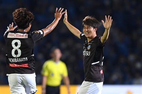 【川崎f】脇坂泰斗の2つの駆け引き。｢思いきりファーサイド｣と「サイドバックが出たところ」の勝ち筋 12 サッカーマガジンweb