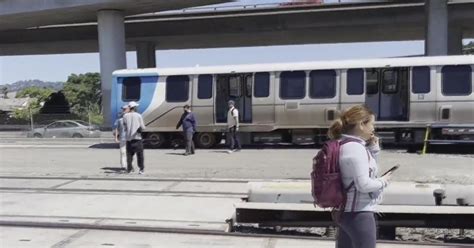 Bart Passengers Evacuate Themselves From Train After Cars Fill With