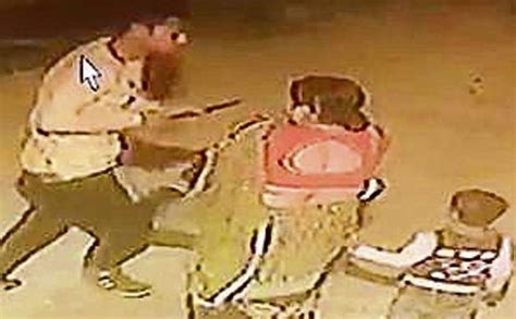 Northeast Delhi Robbery Caught On Camera 2 Held Latest News Delhi