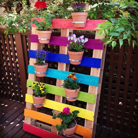 Increíbles ideas sobre maceteros y jardineras con palets hechos a mano