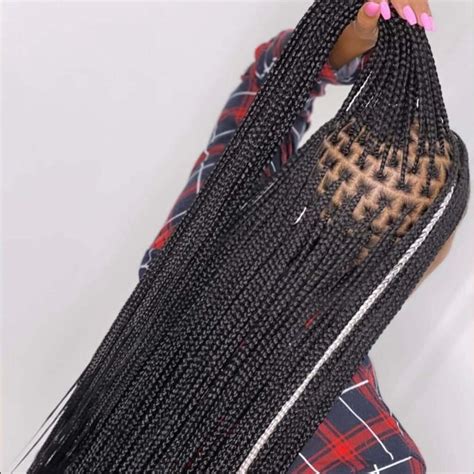 Knotless Shelah Beauty