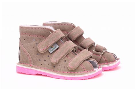 Danielki obuwie profilaktyczne T125L 135L Pingwin haft beż Bubutik