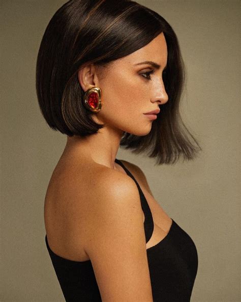 Elegant Black And White Portrait Penelope Cruz Short Hair Penelope