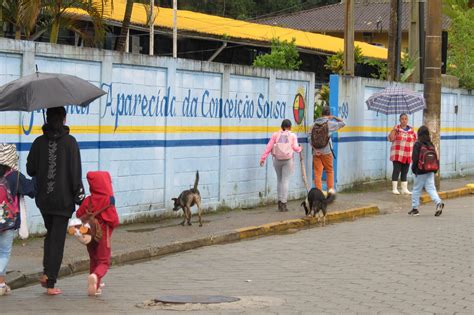 Nova Suspensão De Aulas Gera Protestos De Pais Em São Sebastião Nova