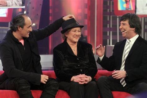 Carlos Alc Ntara Present A Su Mam En La Noche Es M A Serperuano