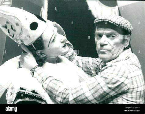 Victor Kurzspielfilm 1978 Der Vater Eddie Constantine Kontrolliert Noch Einmal Vor Dem