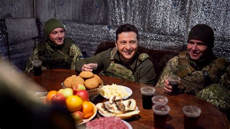 Cinco datos claves para conocer a Volodimir Zelensky presidente y símbolo de la resistencia de