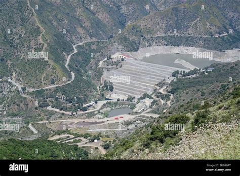 Le Barrage De San Gabriel Est Un Barrage En Remblai Sur La Rivière San