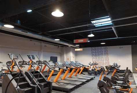 Salle De Sport Basic Fit Chasseneuil Du Poitou Cc Chasseneuil Rd910