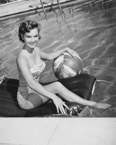 9 Hot Sexy Debbie Reynolds Bikini Pics