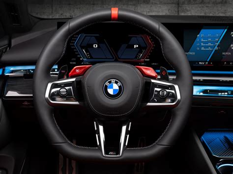 Striveme بي ام دبليو تطلق سيارة M5 Touring الجديدة كلياً