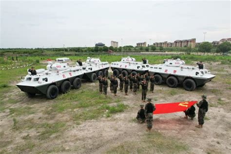 沙场练兵忙初心永向党武警上海市总队某机动支队在火热练兵场开展党日活动