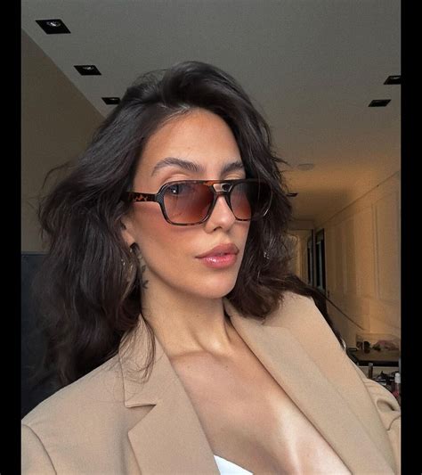 Foto Gabi Brandt foi atacada nas redes sociais após vídeo exibindo o corpo pós parto Purepeople