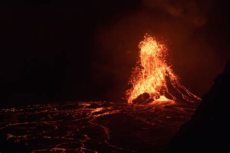 Kīlauea Volcano Erupts On Hawaiis Big Island Putting On A Fiery Display In Time For The Holidays