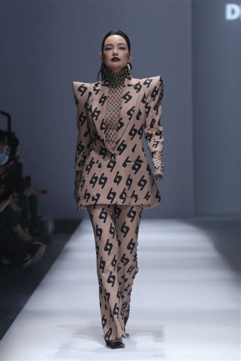 Haverice · 张文豪 And 迪丝嫚苓 Disimanling · 韩苓 202122秋冬高级成衣秀 Beijing Fall