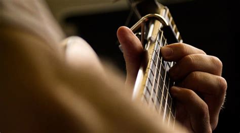 Light Vs Heavy Guitar Strings Heres How To Choose Guvna Guitars