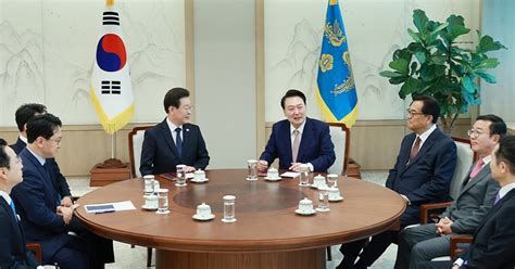尹·李 회담민주 기대했지만 변화 찾아볼 수 없어