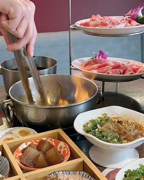 「紅九九個人麻辣鴛鴦鍋」台北松山區美食！鮮美肉品、精緻料理、兼具寬敞環境、是火鍋愛好者最佳選擇！ 現在夯什麼