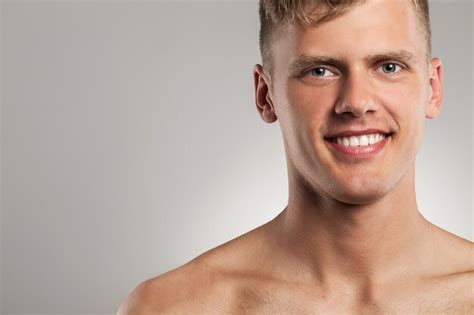 Retrato De Chico Guapo Desnudo Foto Gratis