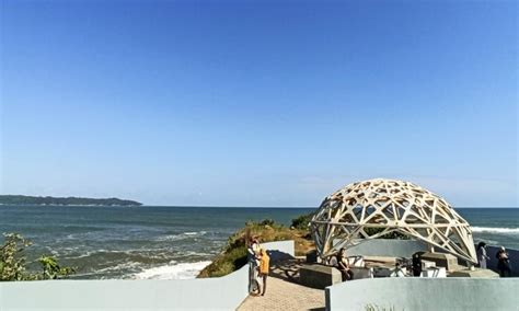 Menikmati Keindahan Alam Pantai Karapyak Di Pangandaran WisataHits