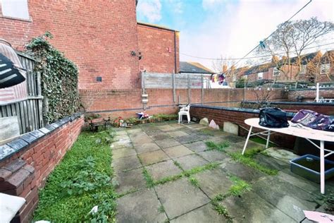 Stanley Road Forest Fields Nottingham Ng7 3 Bedroom End Terrace