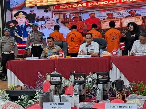 Satgas Pangan Tangkap Tujuh Pengoplos Beras Impor Bulog