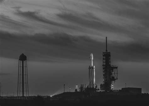 壁纸 空间 极简主义 单色 艺术品 发射 Spacex Falcon Heavy 3000x2143 Coroners
