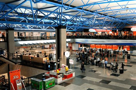 Terminal 1 No Aeroporto Internacional Afonso Pena Pr