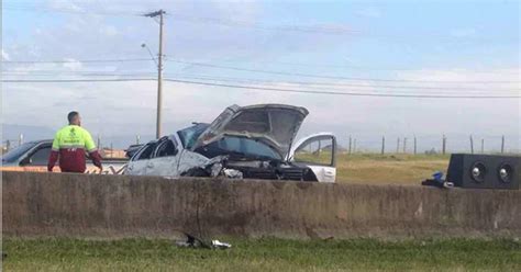 Motorista Se Fere Após Capotar Carro Na Dutra Em São José Dos Campos