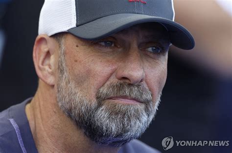 리버풀 붙박이 풀백 로버트슨 어깨 부상언제 돌아올지 몰라 한국경제