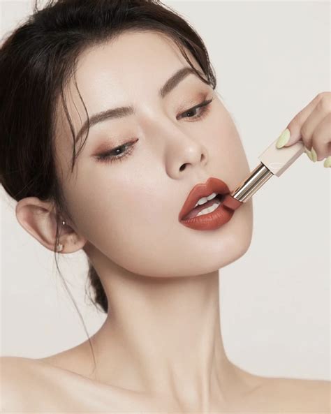 标准的唇形图片纸上大山谷图库