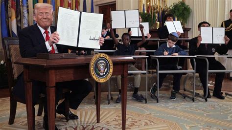 Тръмп разпусна Министерството на образованието на САЩ Новини бг