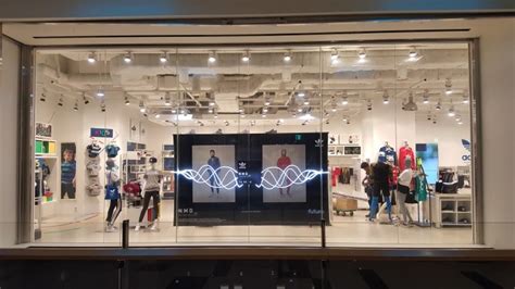 Emcom 쇼윈도 디스플레이 쇼윈도 Dp Led 에폭시 아디다스 아디다스매장디스플레이 스포츠의류매장디스플레이 네이버 블로그