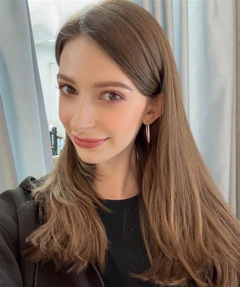 カロリーナさんのインスタグラム写真 カロリーナinstagram 「こんばんは🌛 久々に1週間近く投稿が空いてしまいましたが 元気に