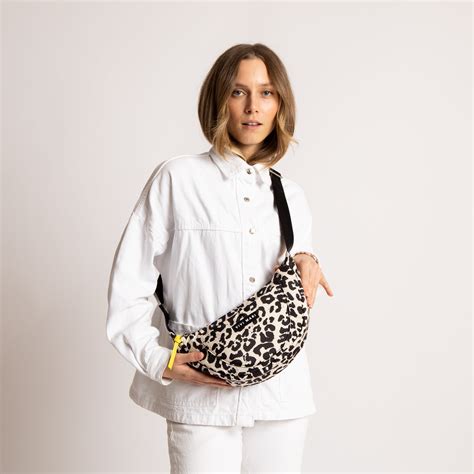 Padded Hip Bag Medium Leo Splashes Blacksand Vivi Mari