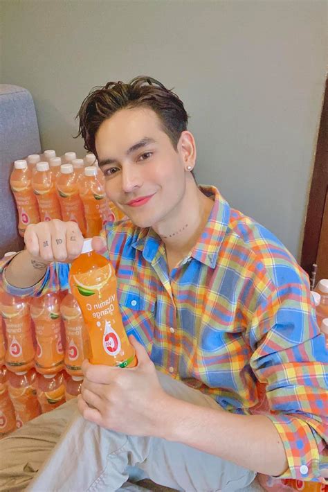 ဒီ ကာ လ ရဲ့ အ လို အပ် ဆုံး Vitamin C Han Lin ဟန်လင်း