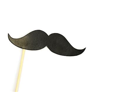 흰색 배경에 고립 된 막대기에 검은 콧수염 사진 부스 텍스트를 위한 공간 Movember에 대한 스톡 사진 및 기타 이미지 Movember 흰색 소품 Istock