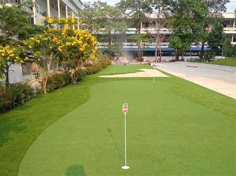 กรีนหญ้าเทียม ซ้อมพัตต์และชิพ โรงเรียนธรรมศาสตร์คลองหลวงวิทยาคม