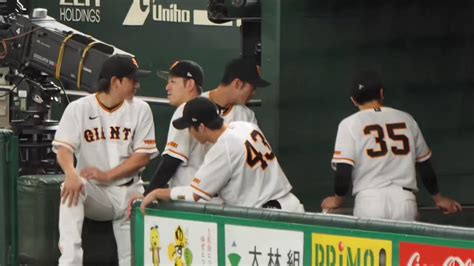 𝓜𝓶 On Twitter 打球が当たって治療中のエース様の様子を伺うベンチ元木コーチが出てきて大丈夫とグラウンドのメンバーにも伝達🗣️