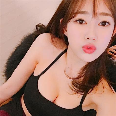【朗報】有名なヨガの美人講師のオ ニー動画が流出！ 100万人がヌキまくっている模様 ポッカキット