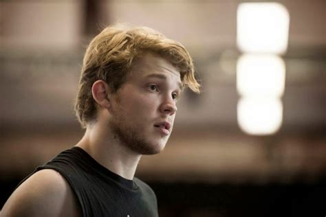 2cwdu Wow Wednesday Dancer Rian Thompson